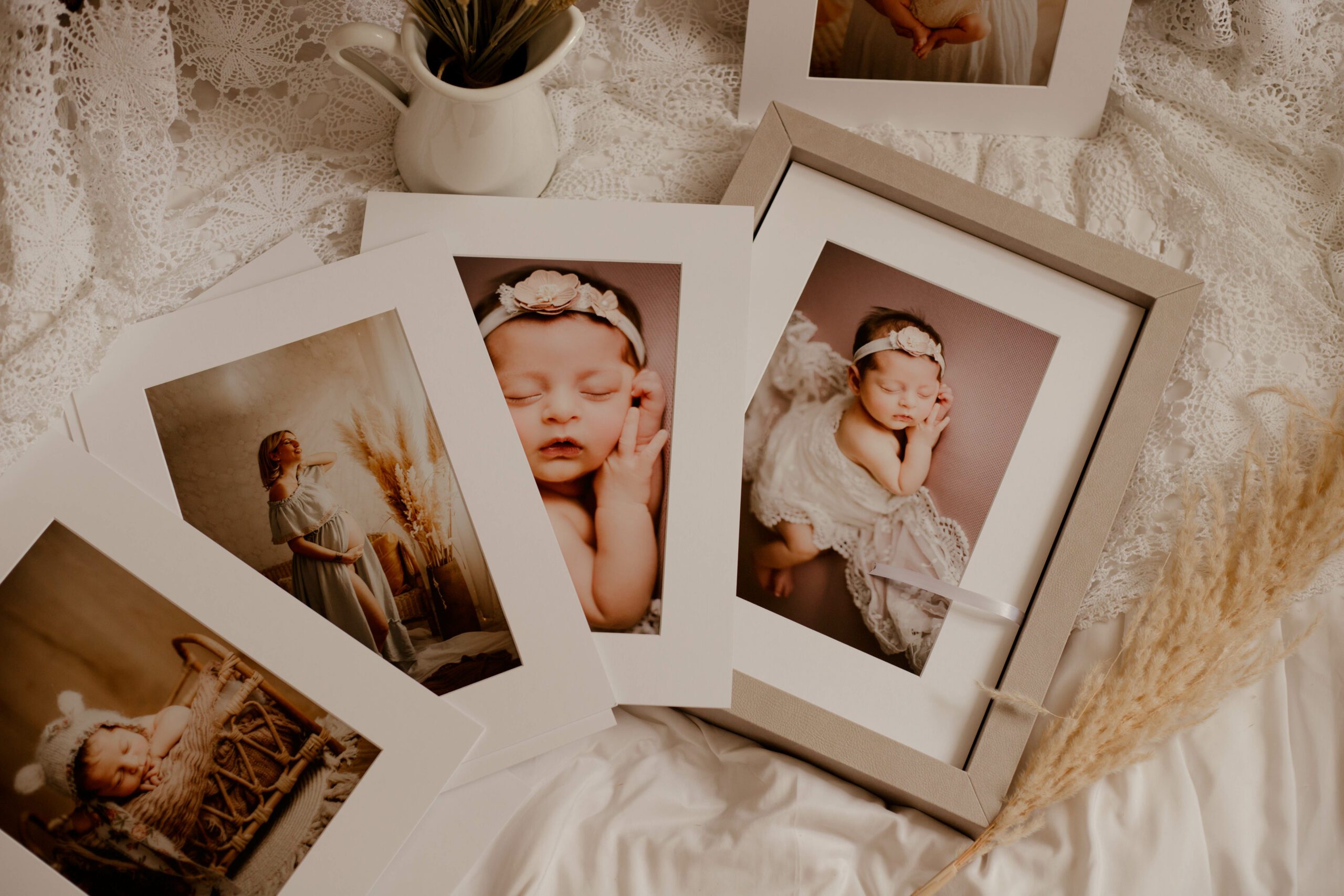 Frame Card box with plex panel that contains cards or photos | ItalianPB